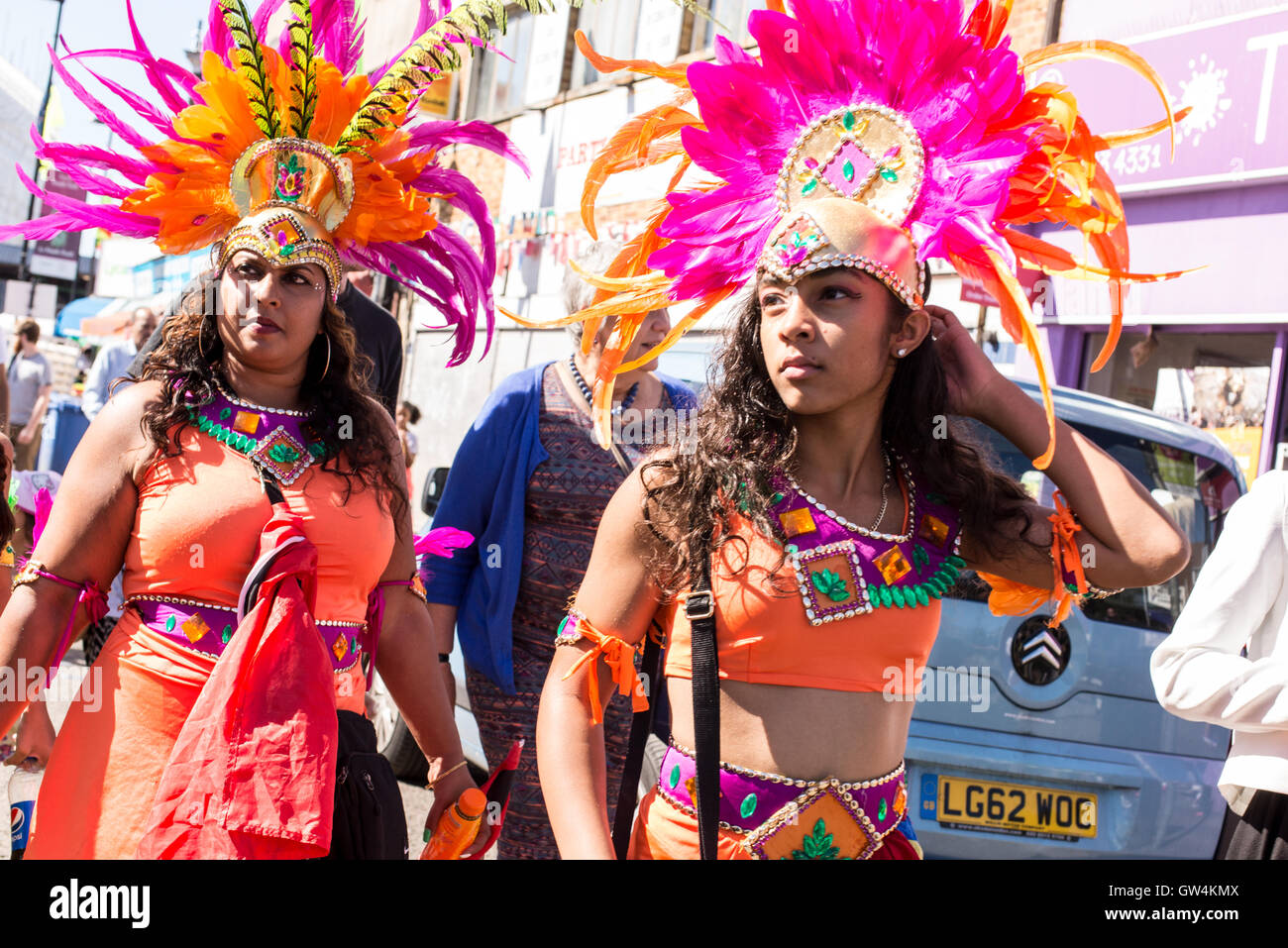 Flamboyant costumes hi-res stock photography and images - Alamy
