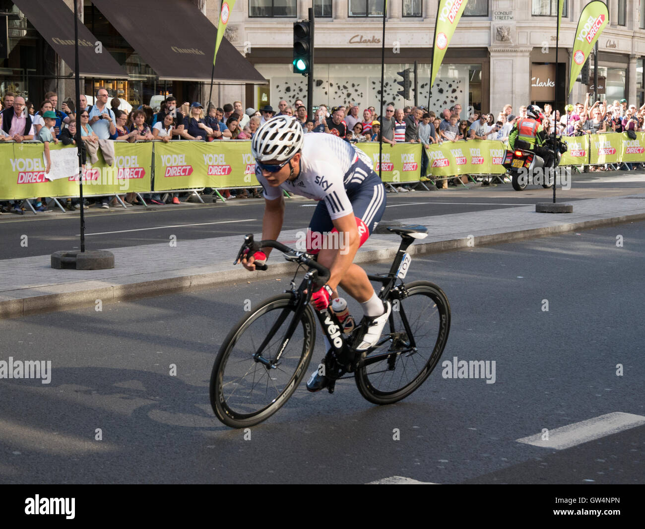 Riders race down Regent Street in the final stage of the Tour of ...