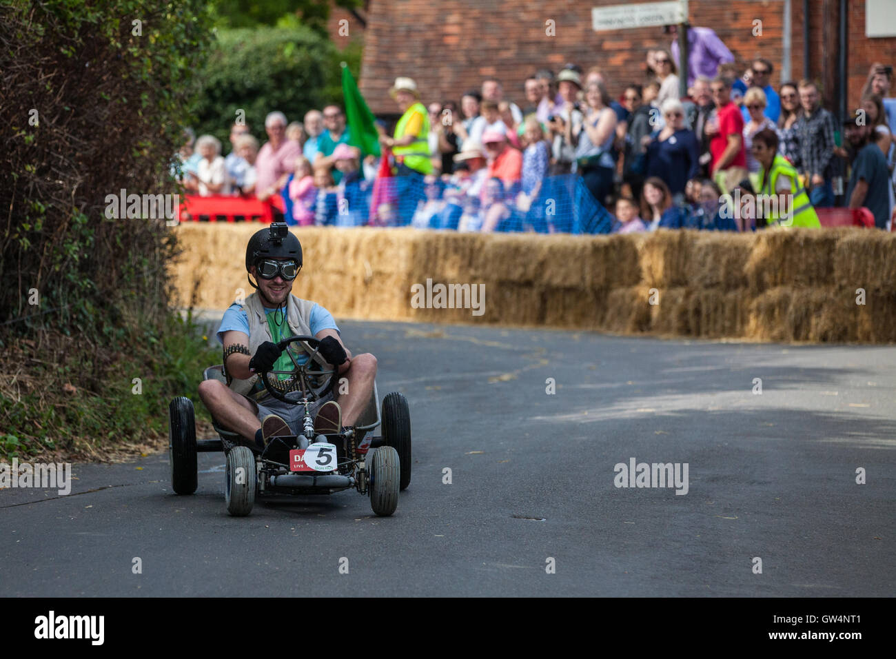 Cookham Dean, UK. 11th Sep, 2016. A custom-built go-kart competes in ...