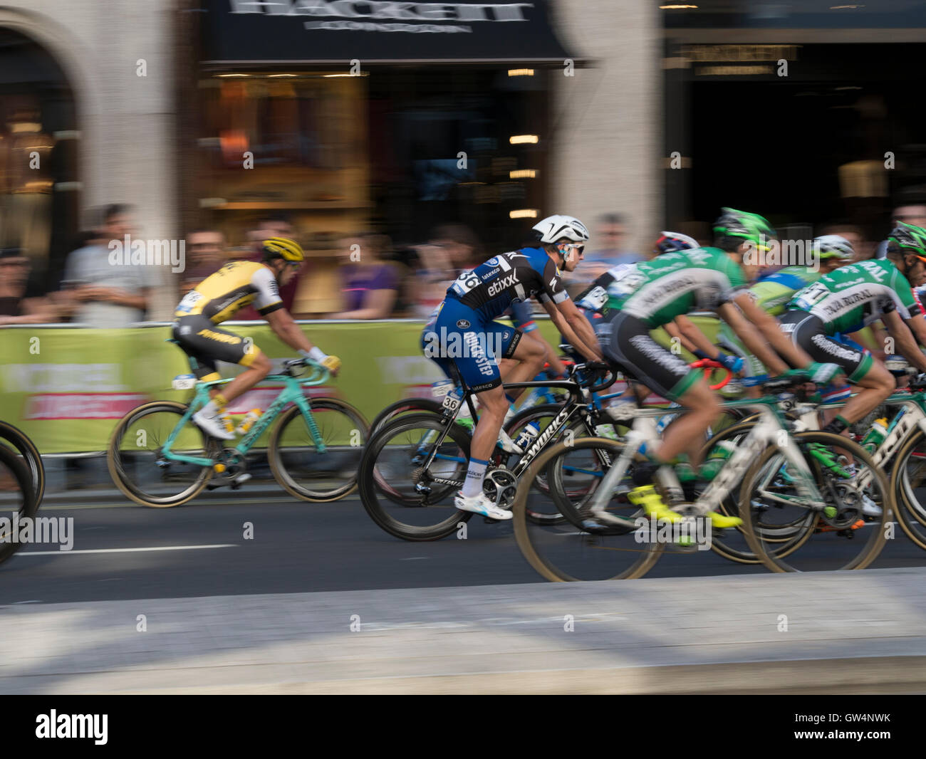 Riders race down Regent Street in the final stage of the Tour of ...