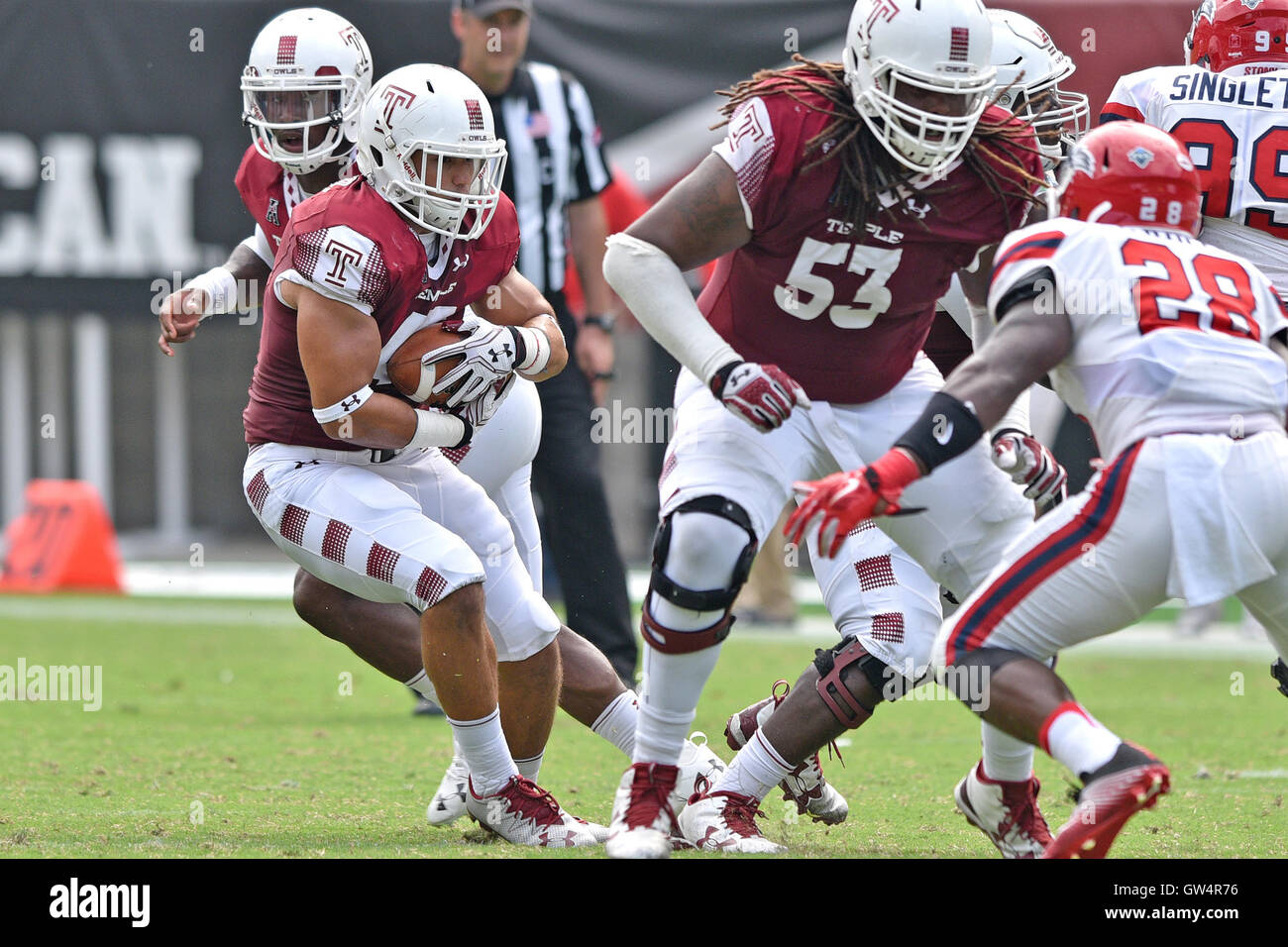 Philadelphia, Pennsylvania, USA. 10th Sep, 2016. Temple Owls fullback ...