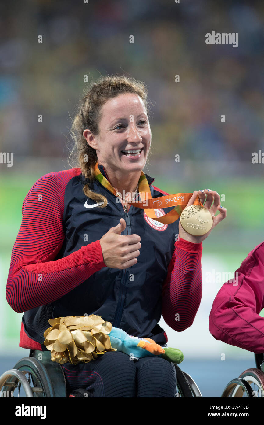 USA's Tatyana McFadden with gold medal for the women's 400-meter T54 ...