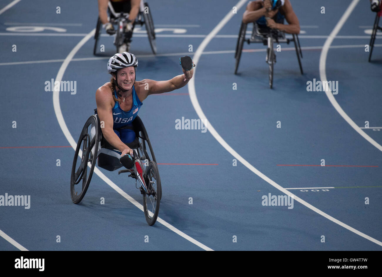 USA's Tatyana McFadden waves to crowd after wining the women's 400 ...