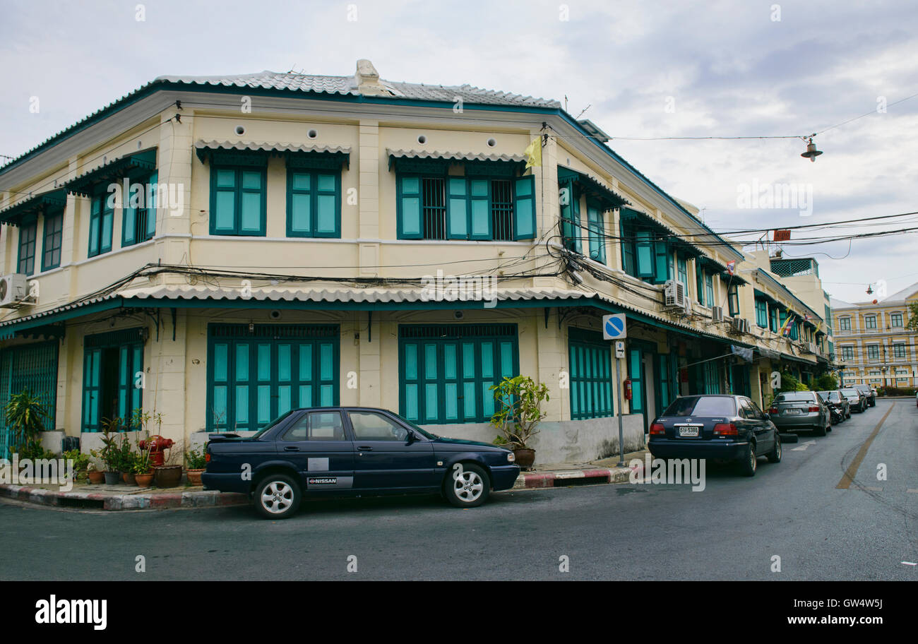 Traditonal row shophouses in the atmospheric Phraeng Phuton Square in ...