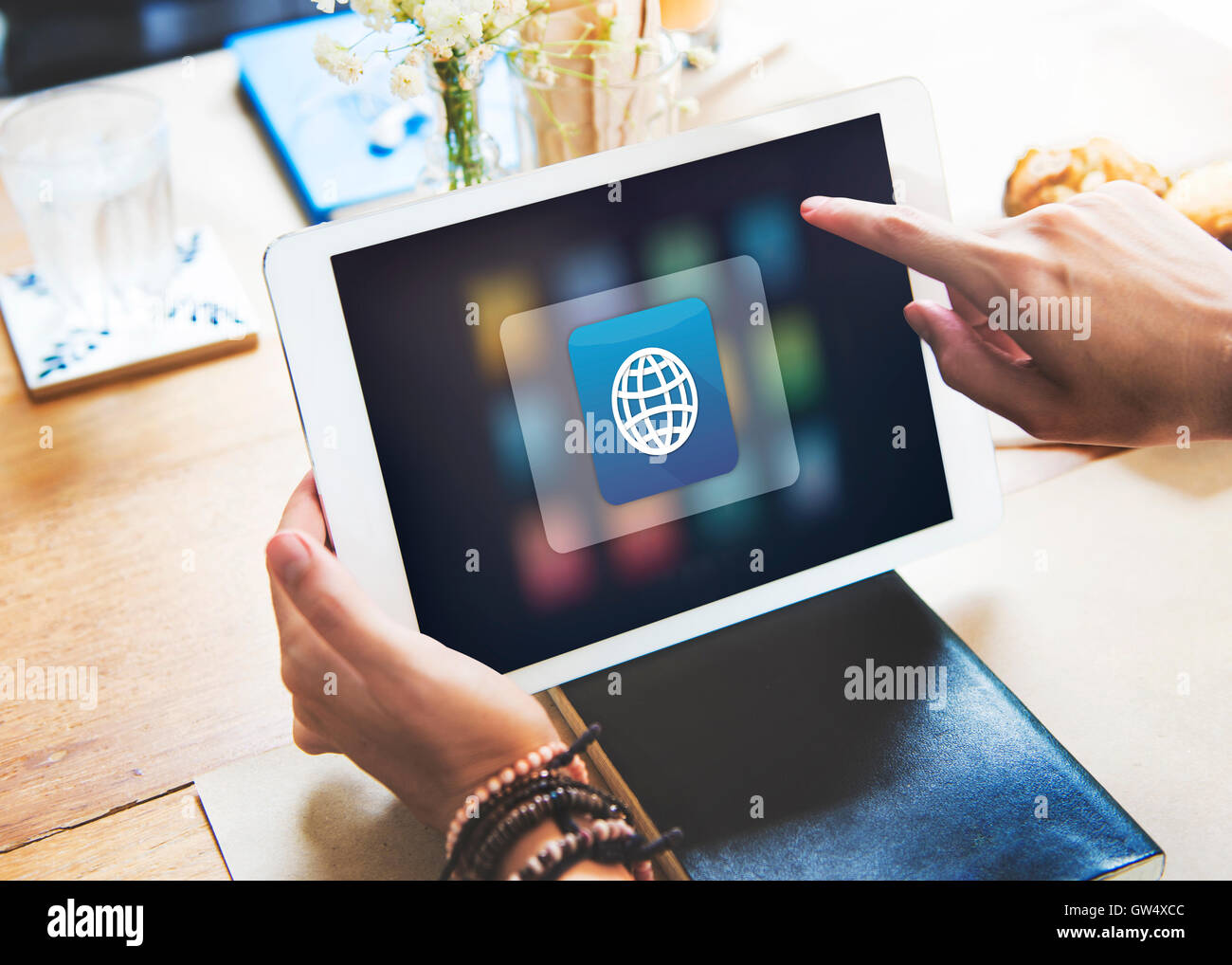 Global icon hi-res stock photography and images - Alamy