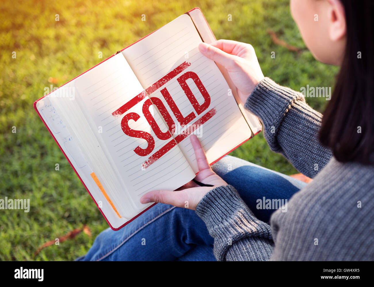 Sold Notice Stamp Concept Stock Photo - Alamy