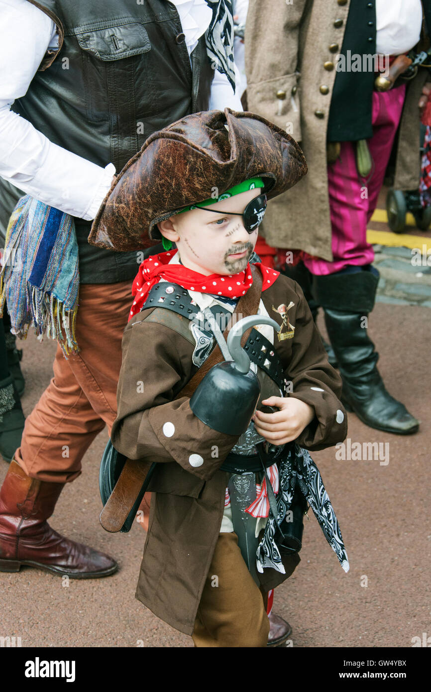 Pirate flag stage hi-res stock photography and images - Alamy