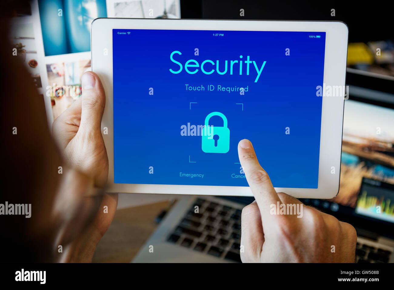 Lockscreen hi-res stock photography and images - Alamy