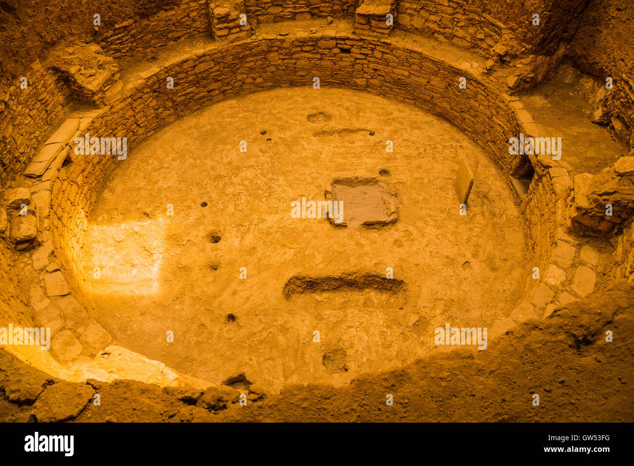 Mesa Verde interior pit house Stock Photo - Alamy