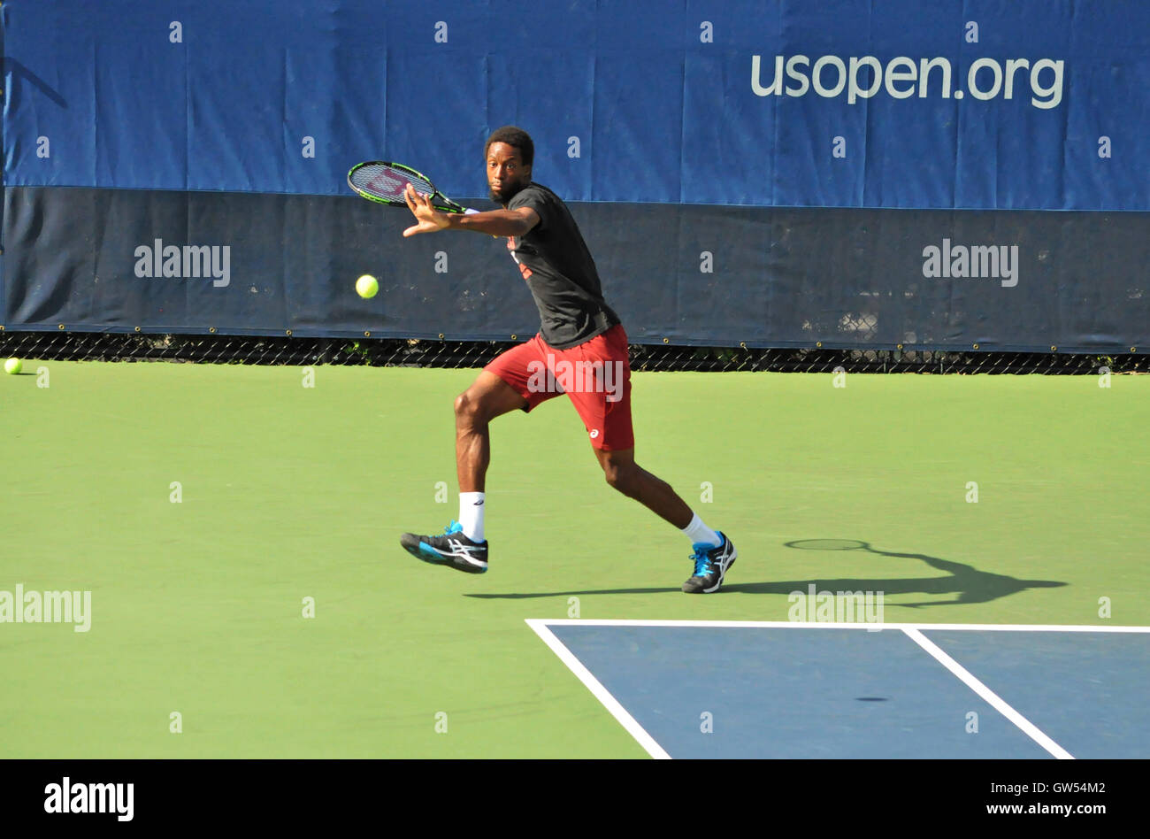 Us open practice courts hi-res stock photography and images - Alamy