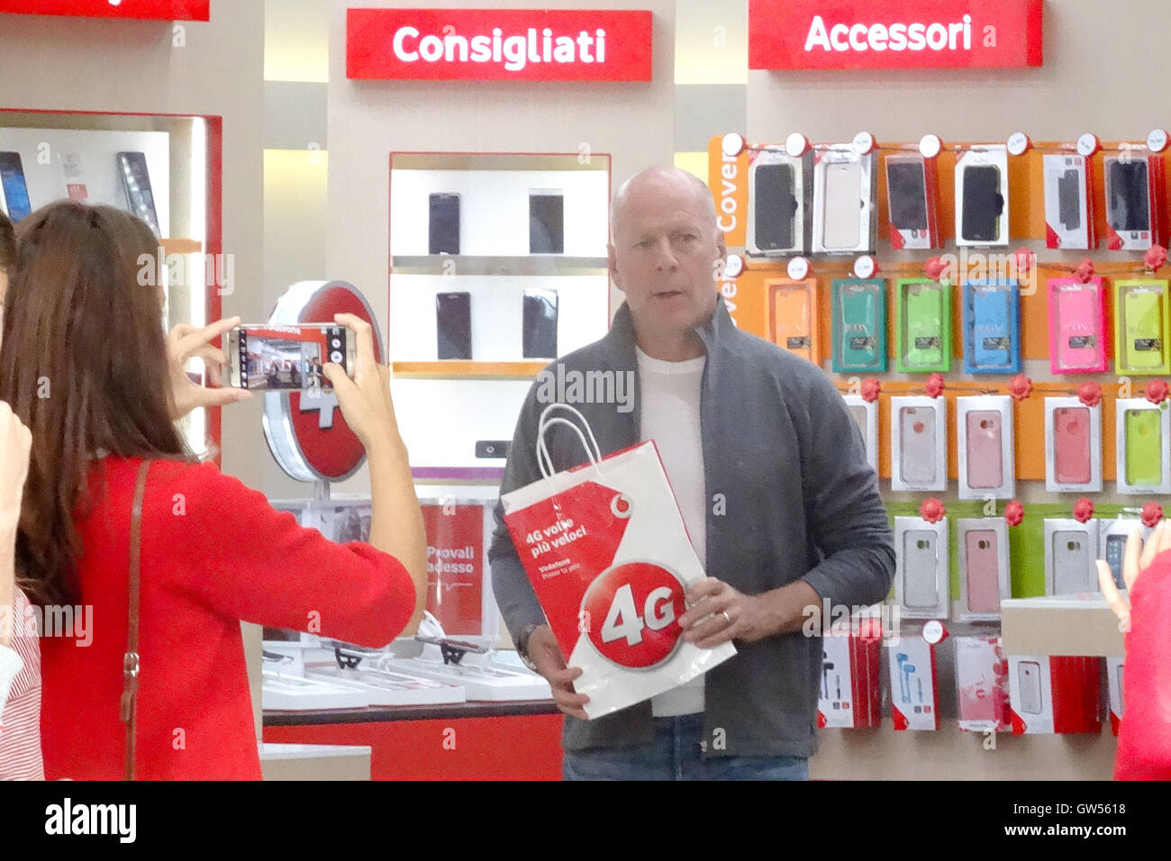 Bruce Willis films a Vodafone commercial in Rome, Italy Featuring ...