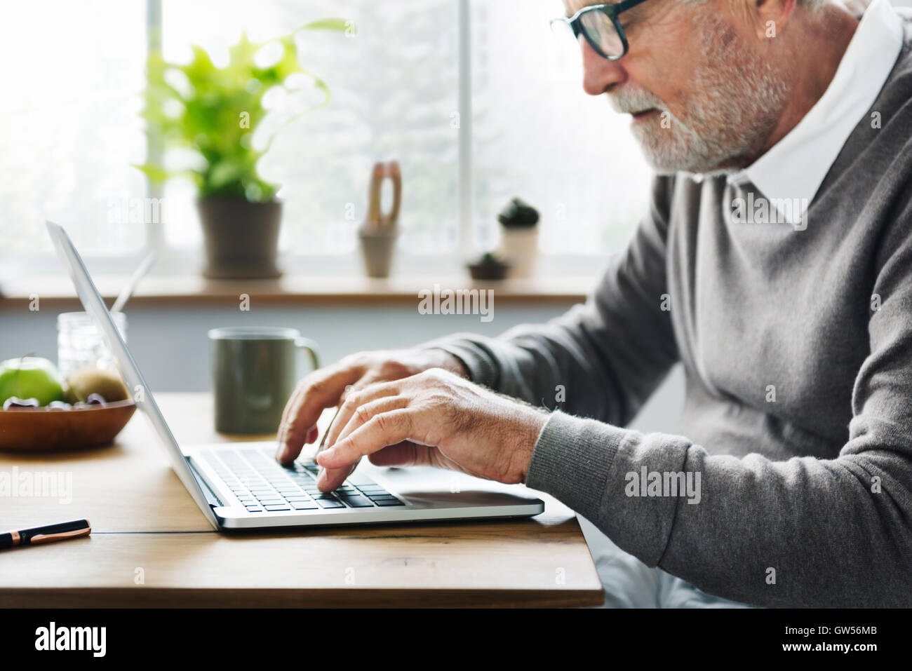 Labtop man hi-res stock photography and images - Alamy