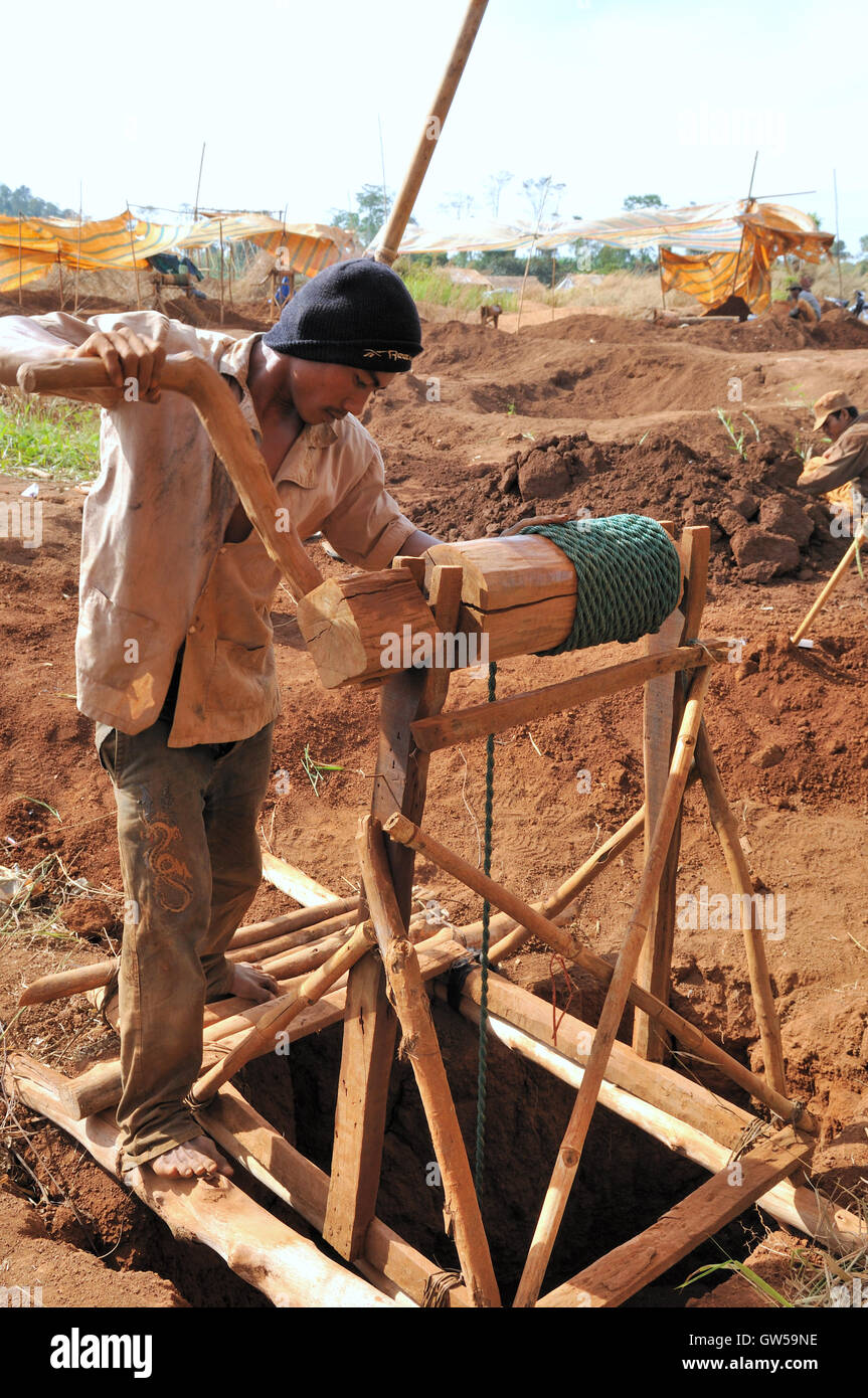 Zircon mine hi-res stock photography and images - Alamy