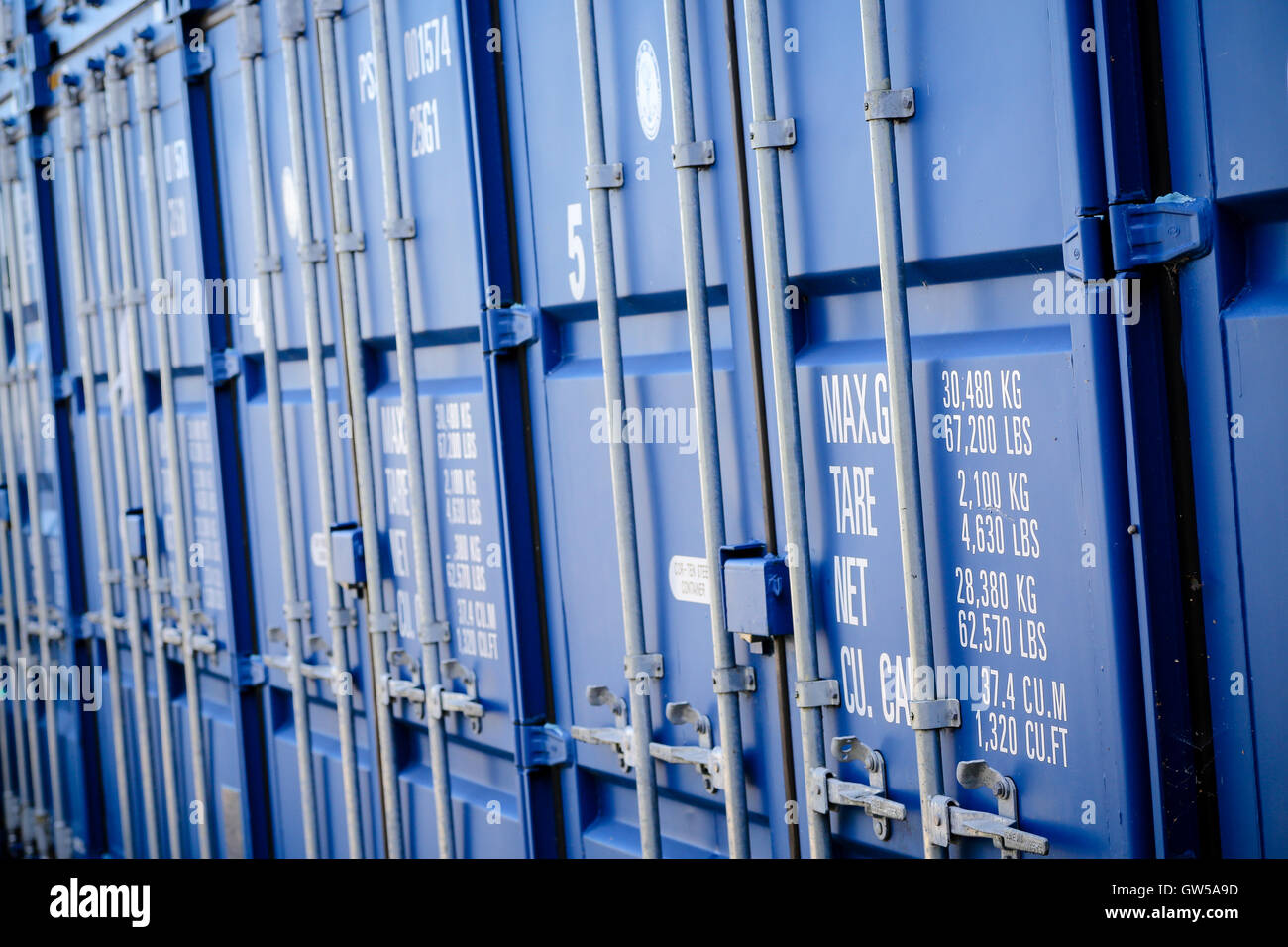 Blue shipping containers hi-res stock photography and images - Alamy