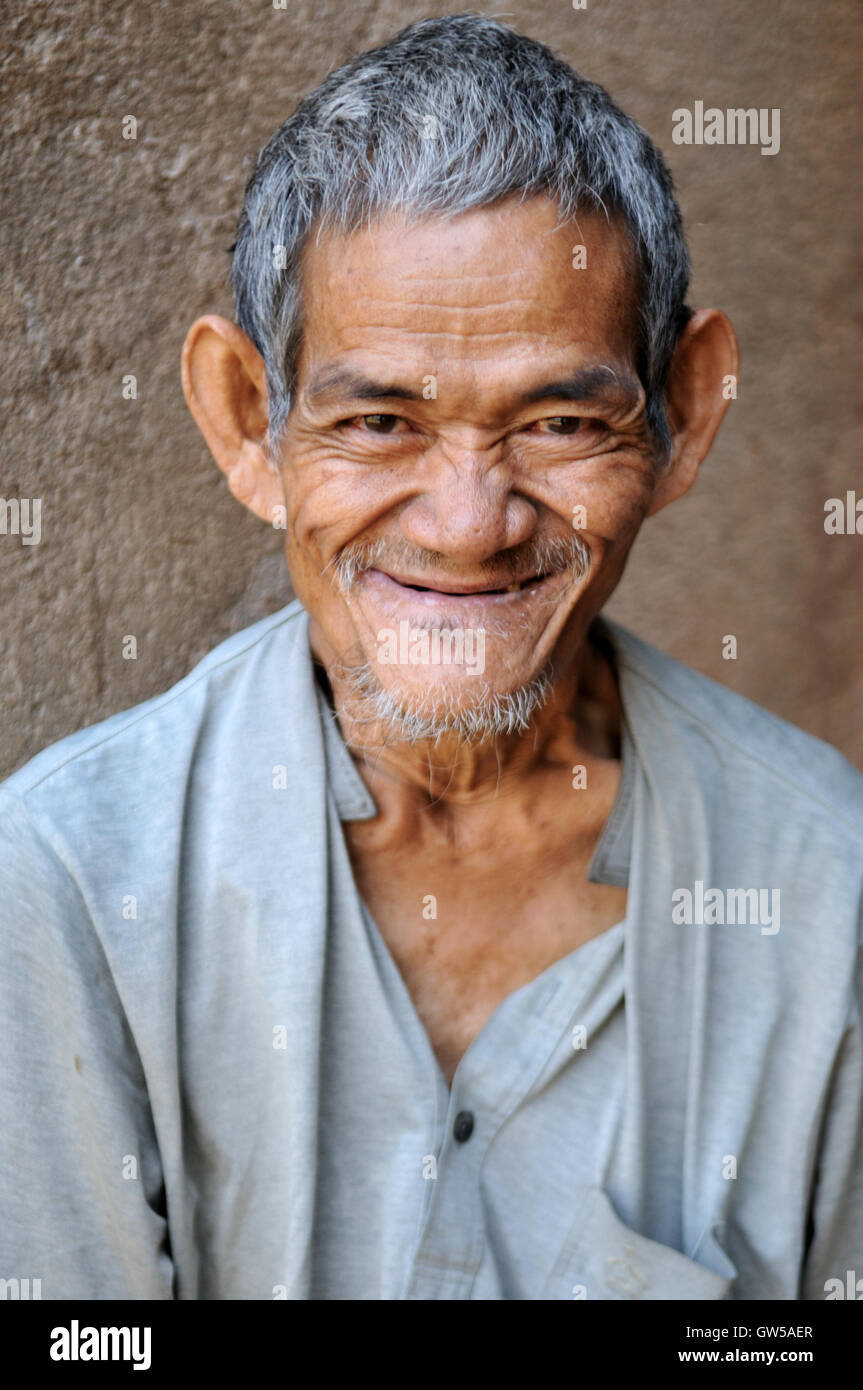 Phnom Da -Buddhist shrine & temple - Old Man Stock Photo - Alamy