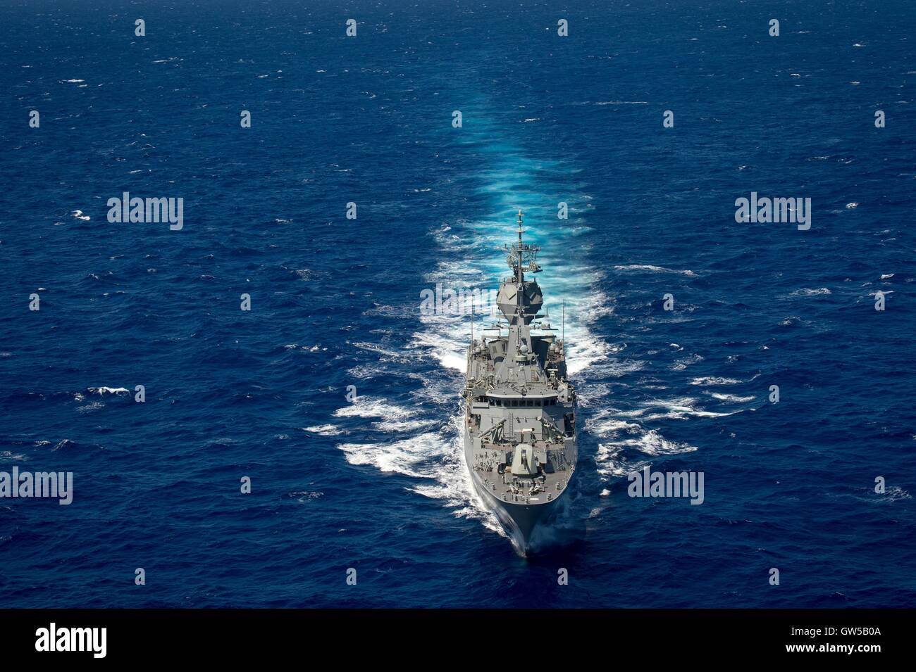 Royal Australian Navy Anzac Class frigate HMAS Warramunga steams in ...