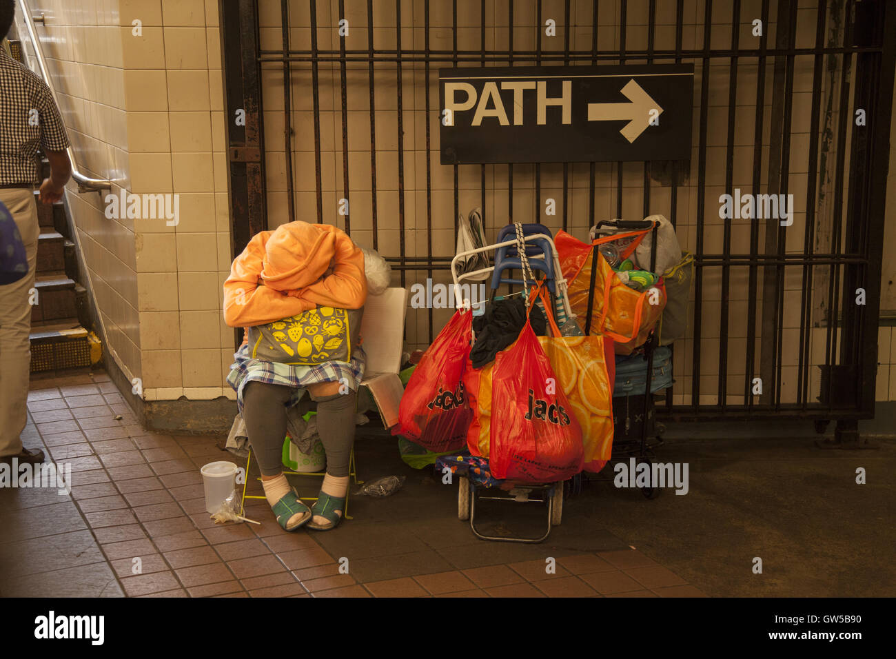 Ny Nyc New York City Manhattan Homeless Homelessness Alone High ...