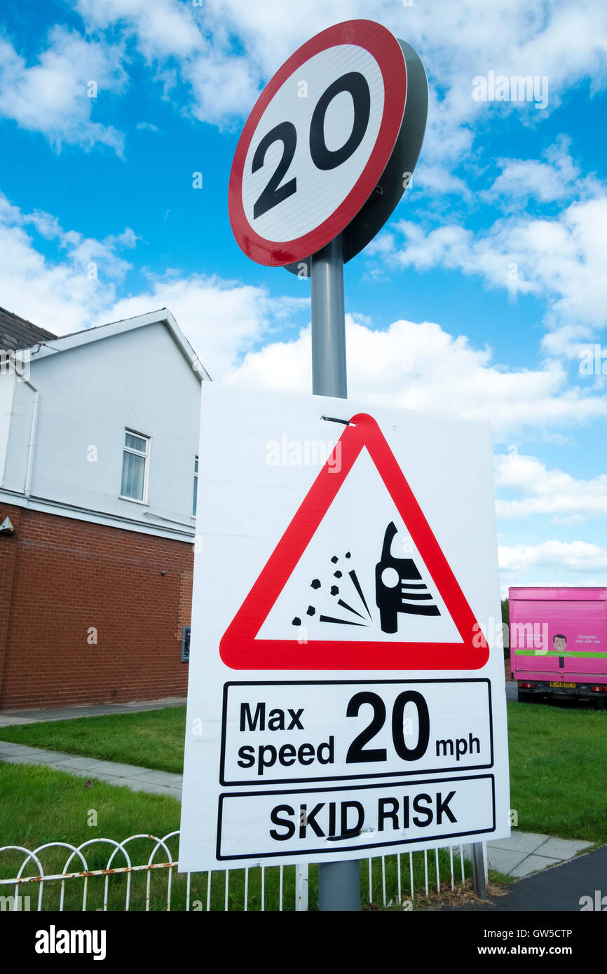 20 mph speed limit markings hi-res stock photography and images - Alamy