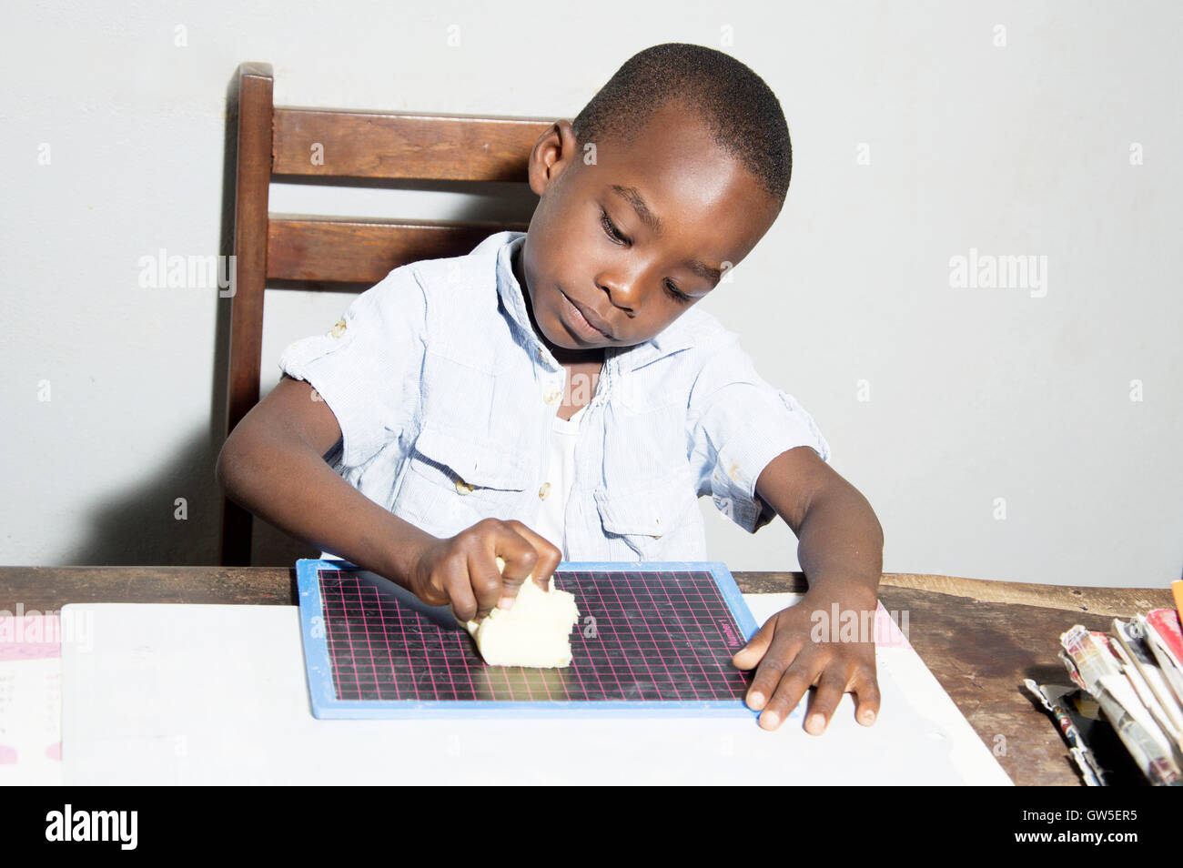 child cleans his slate with a cloth to use it better Stock Photo - Alamy
