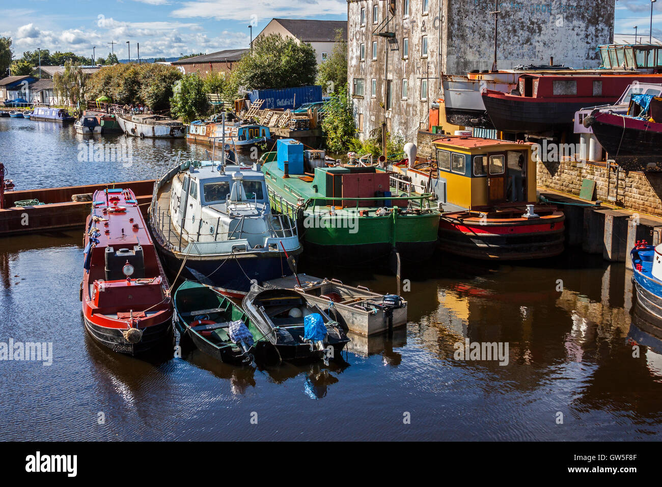 Calder and hebble navigation hi-res stock photography and images - Alamy