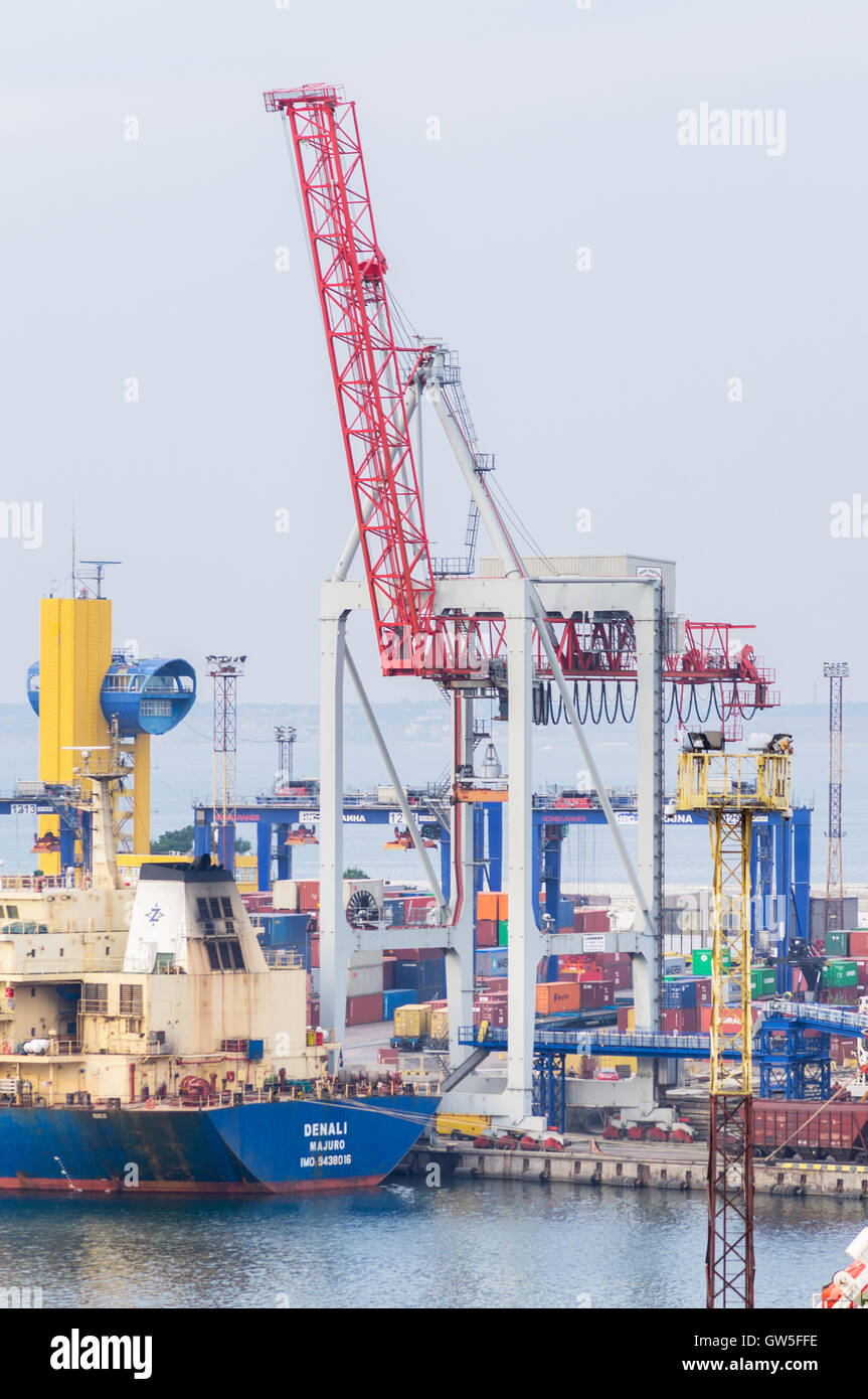 Heavy loading equipment in Marine Trade Port Stock Photo - Alamy