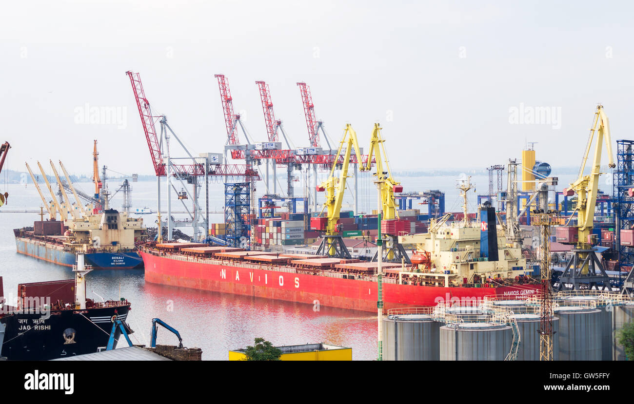 Heavy cargo carriers hi-res stock photography and images - Alamy