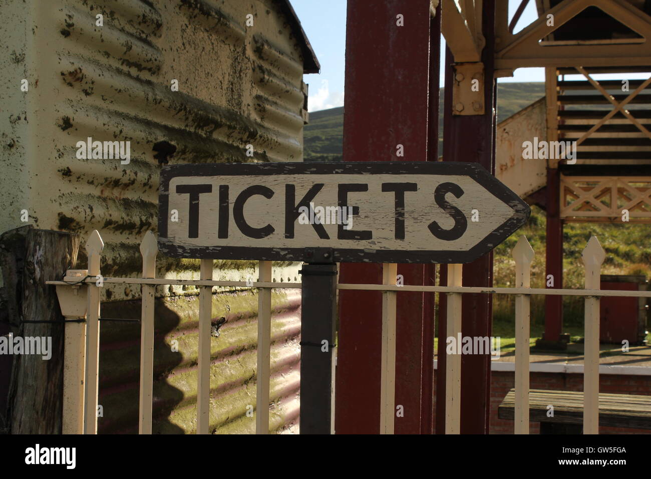 This way signage hi-res stock photography and images - Alamy