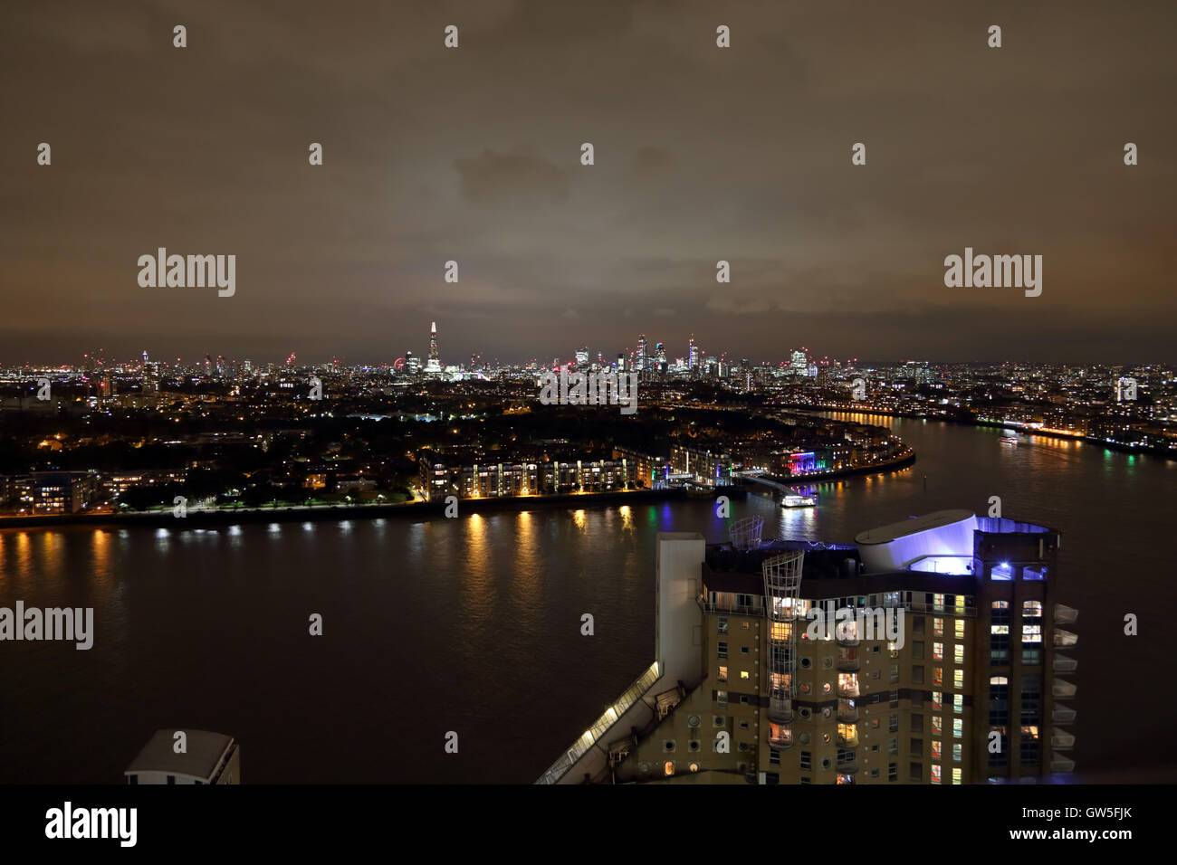 Night view of the River Thames with Cascades Tower in the foreground ...