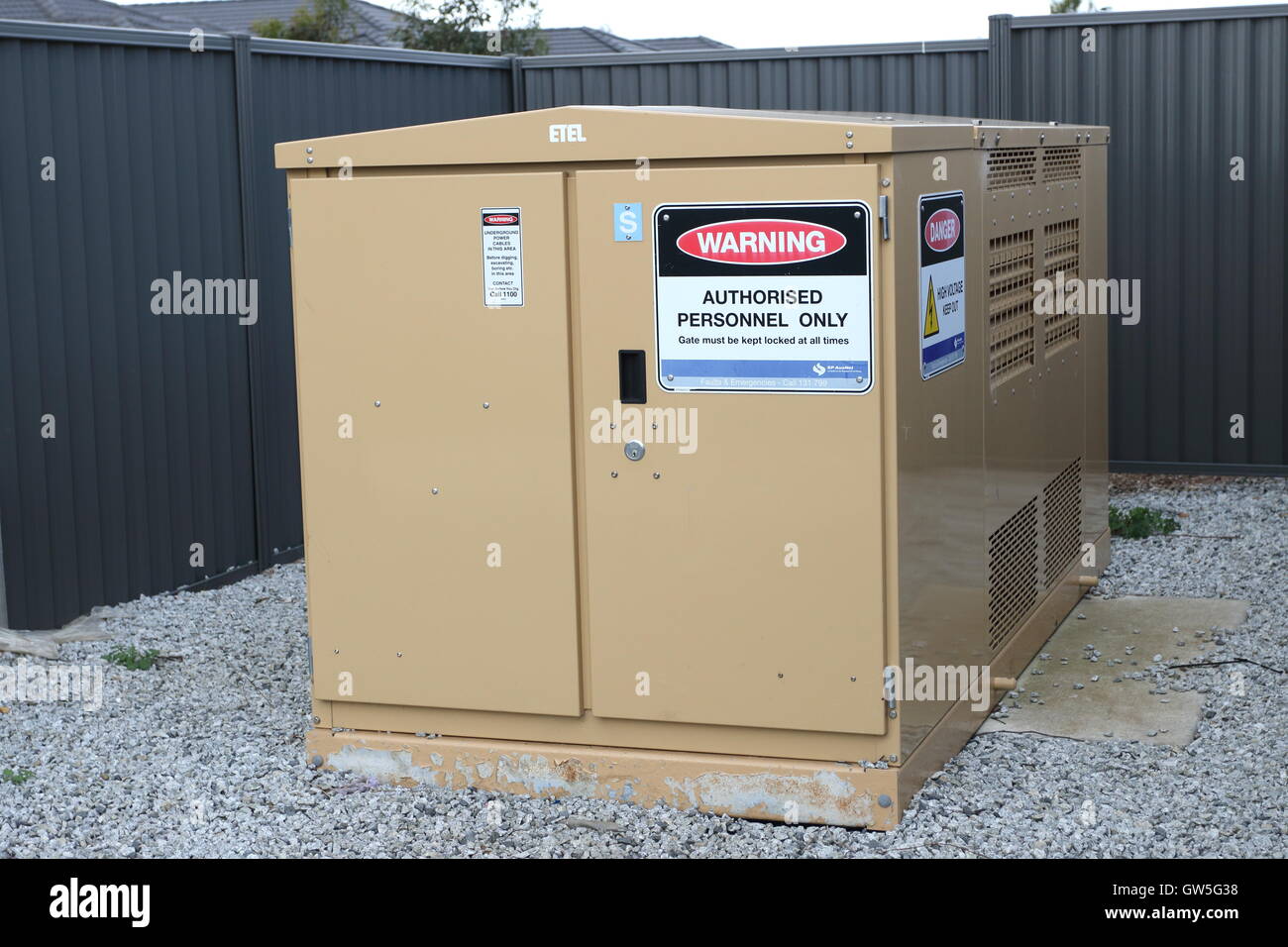 Electric power distribution station hi-res stock photography and images ...