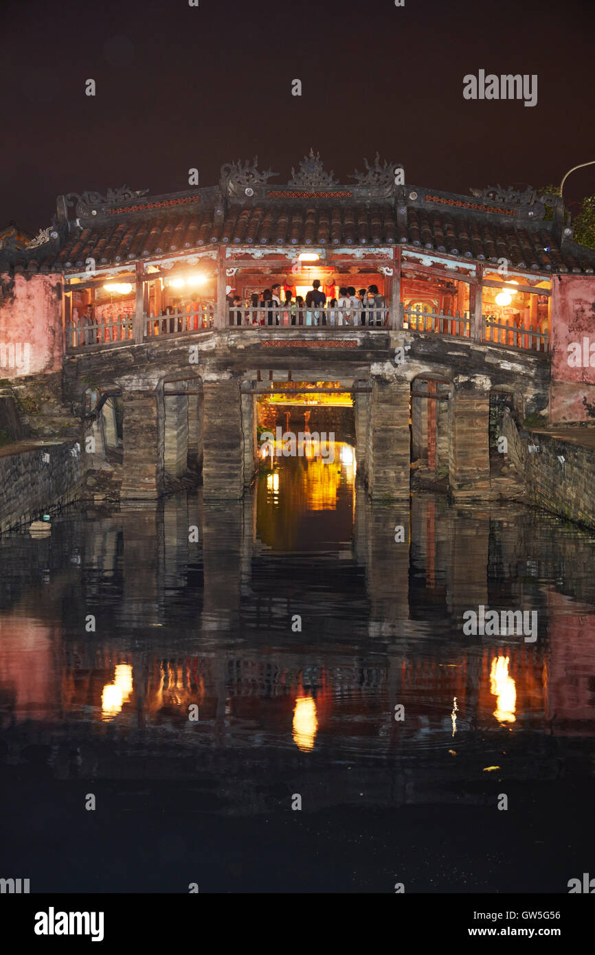 Historic Japanese Covered Bridge at night (5th-6th century), Hoi An ...