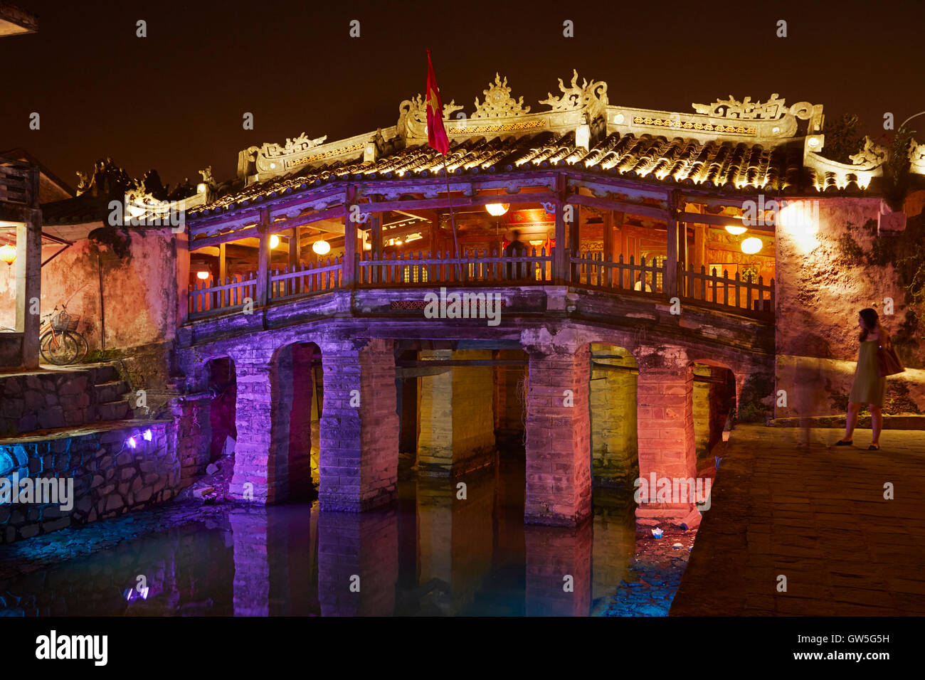 Historic Japanese Covered Bridge at night (5th-6th century), Hoi An ...