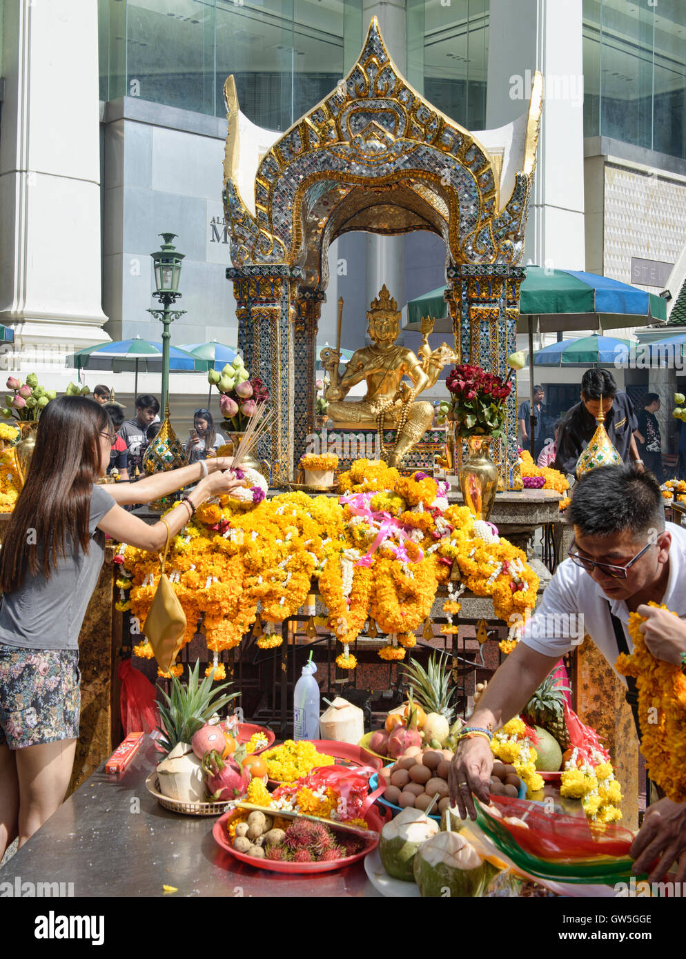 The Phra Phrom gold image at the Erawan Shrine in Bangkok, Thailand ...