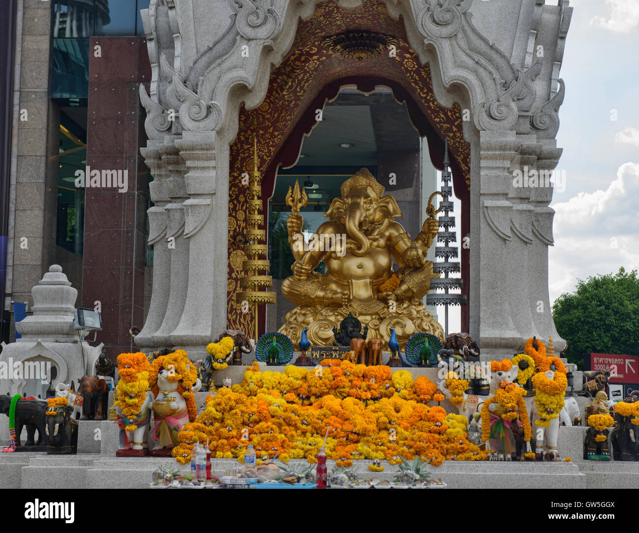 The golden elephant god statue of the Ganesha Shrine in Bangkok ...