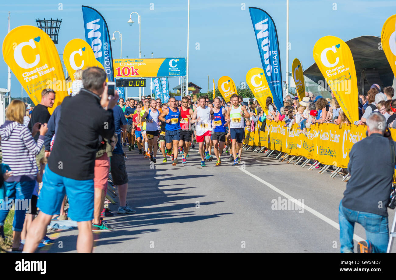 Runners starting line hi-res stock photography and images - Alamy