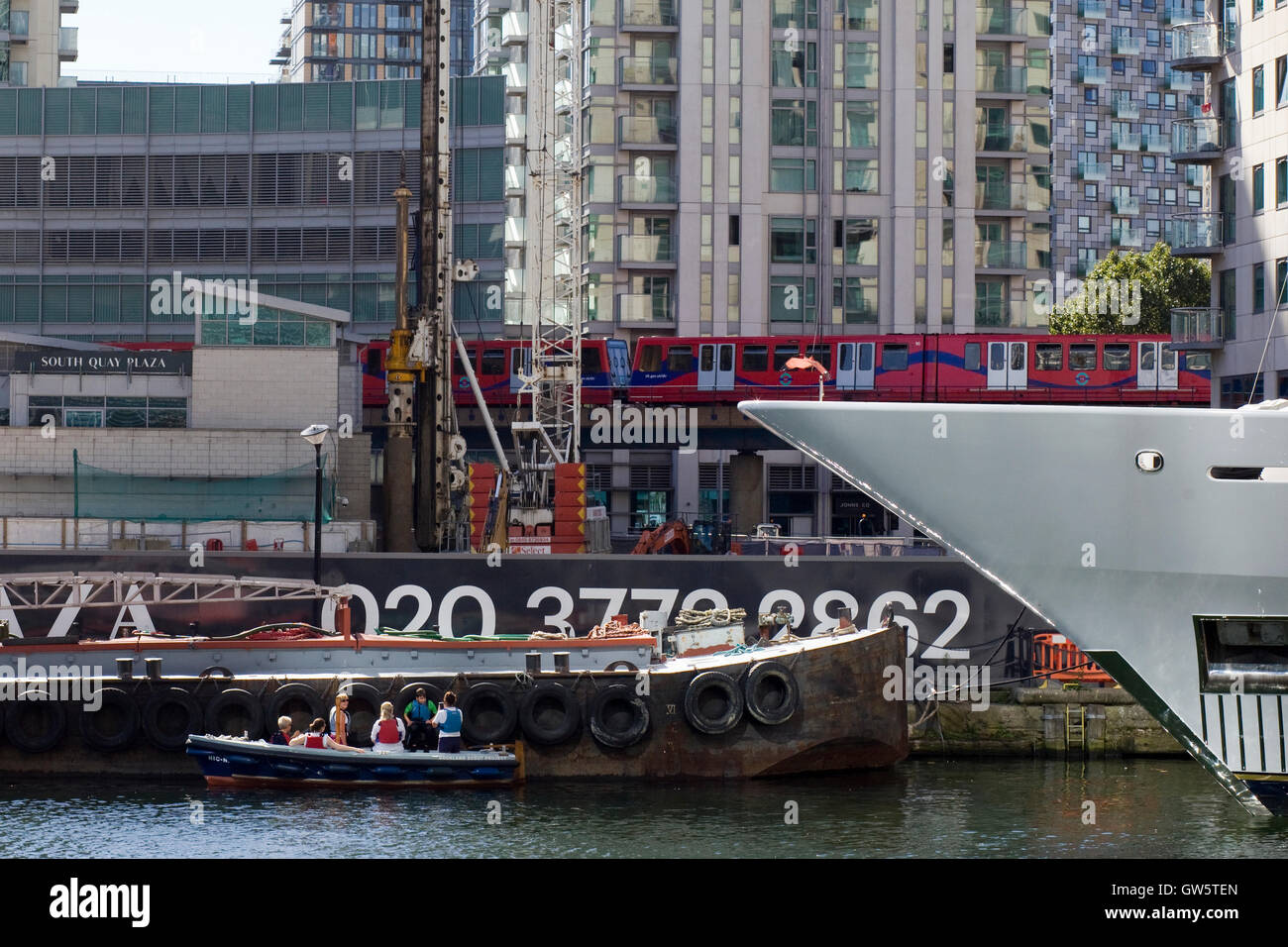 Docking services hi-res stock photography and images - Alamy