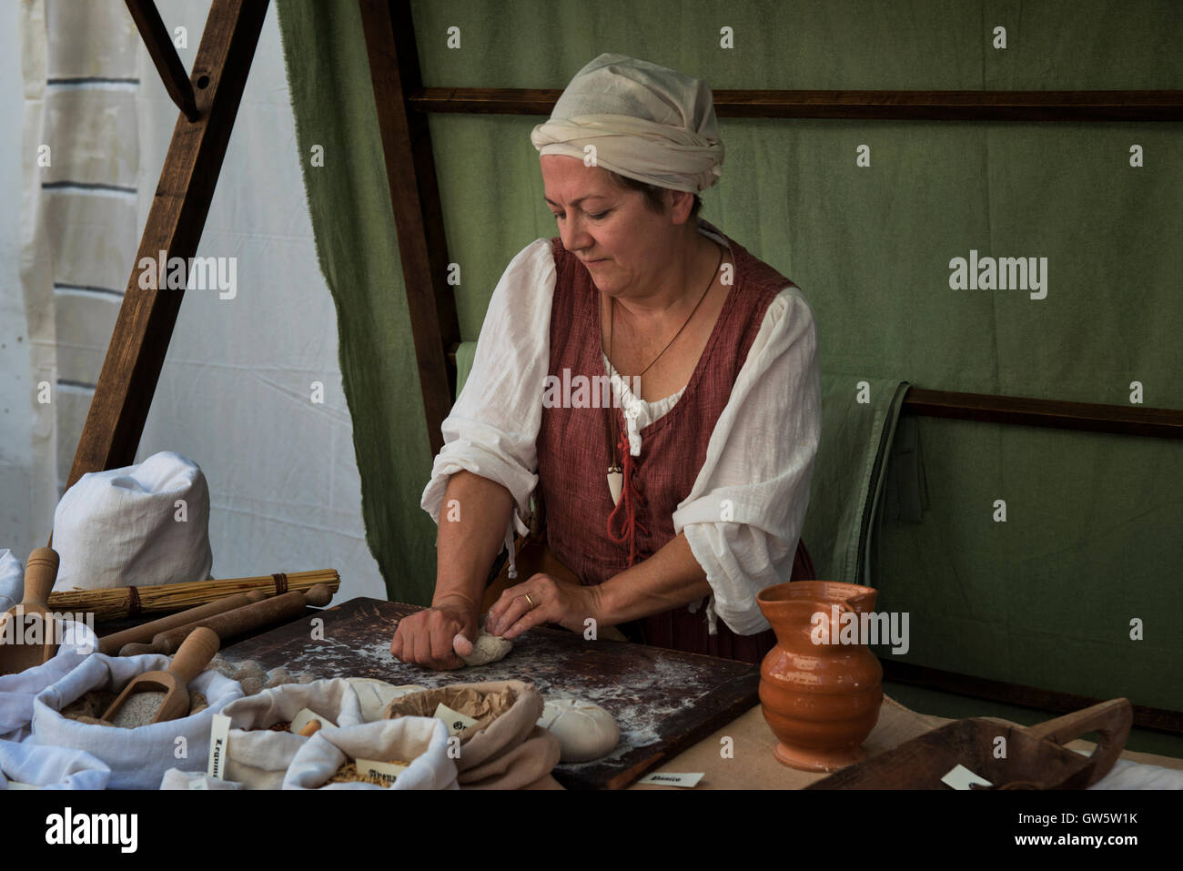 Ceremonies in middle ages hi-res stock photography and images - Alamy
