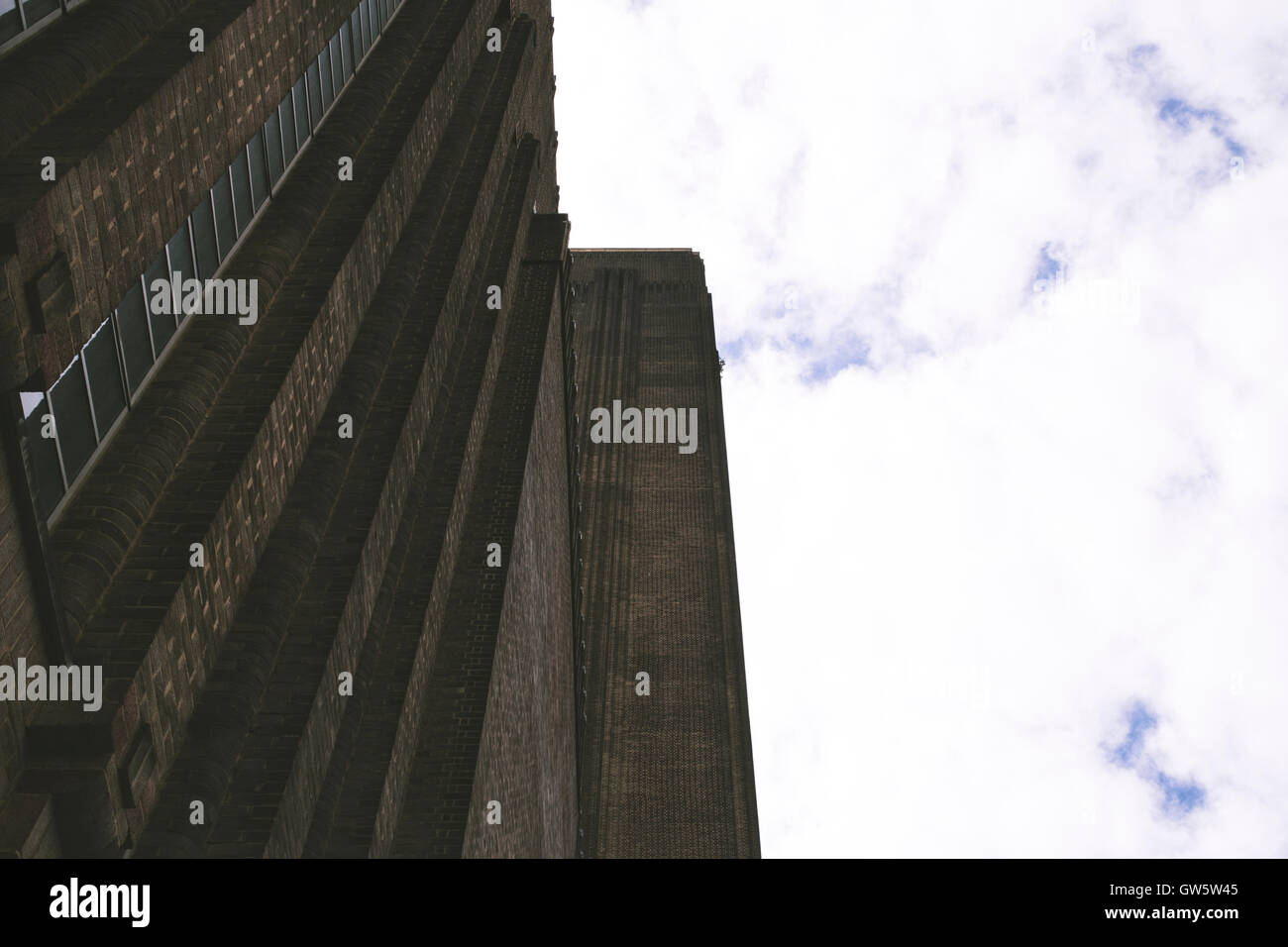 View of the main building of the Tate Modern on London's South Bank ...