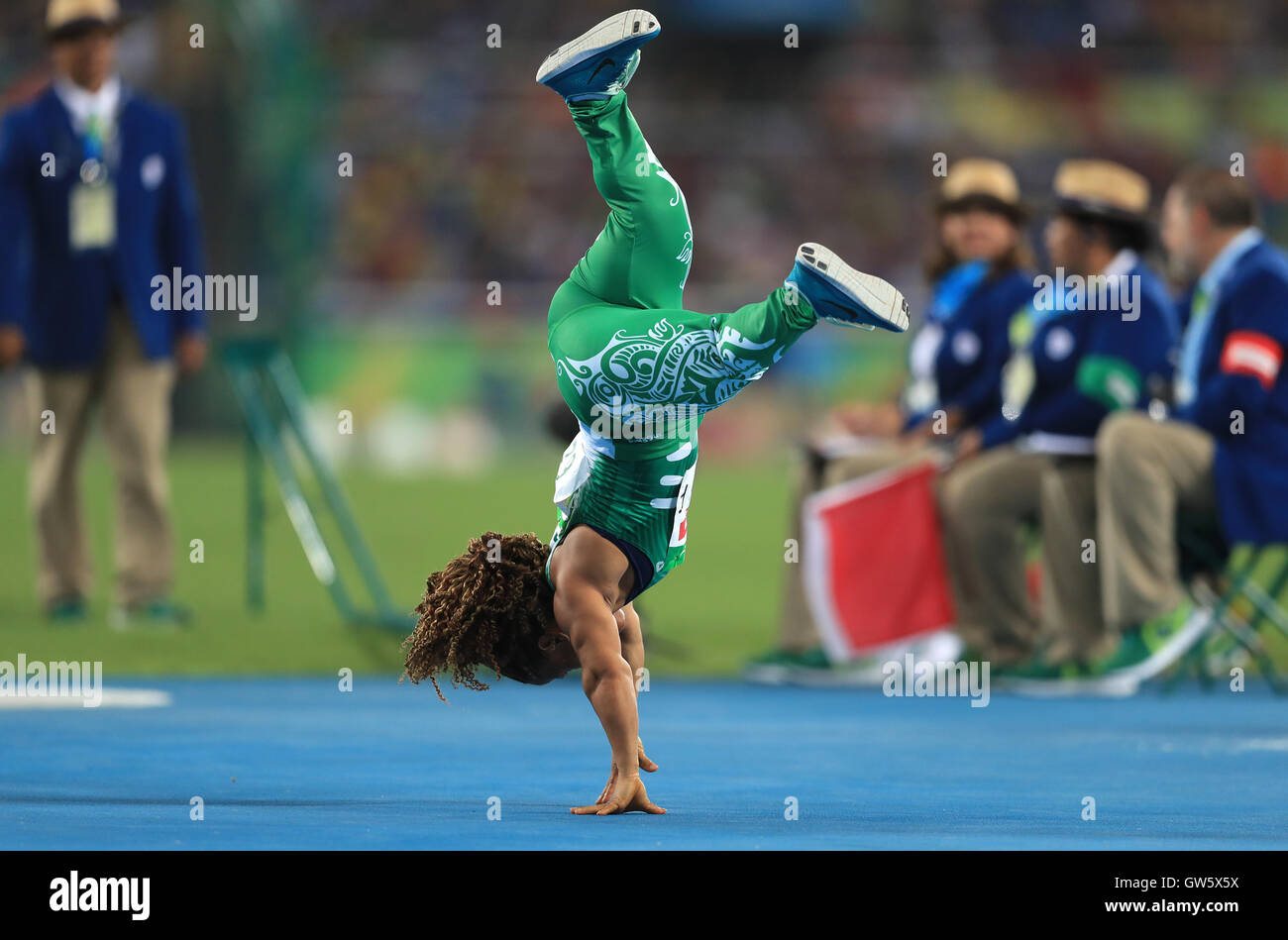 Nigeria's Lauritta Onye celebrates winning the Shot Put - F40 Final and ...