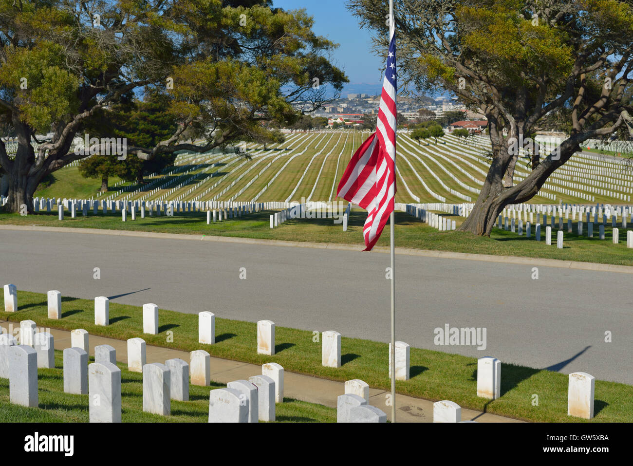 Golden gate national cemetery hi-res stock photography and images - Alamy
