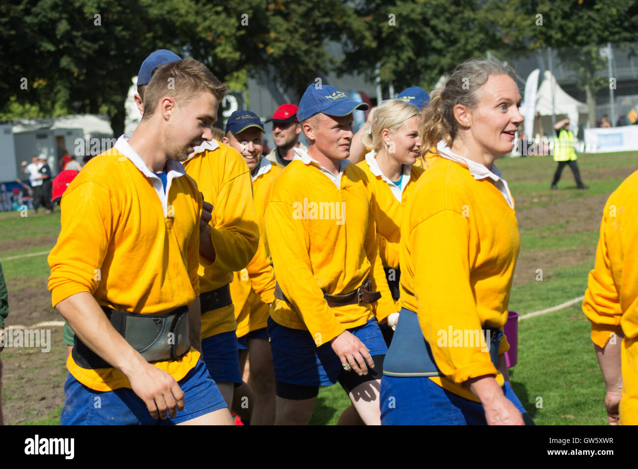 Mixed gender teams hi-res stock photography and images - Alamy