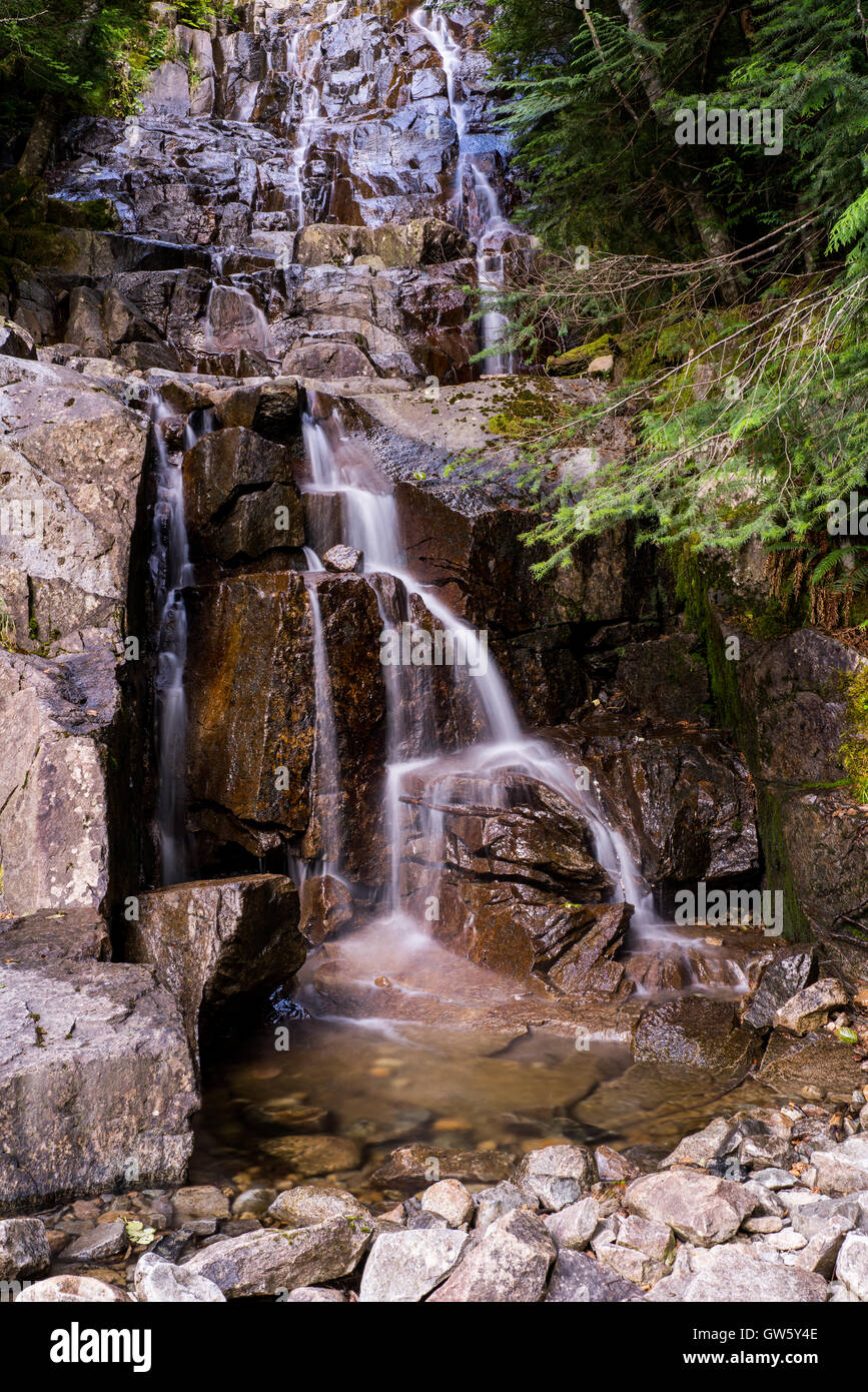 Small waterfall hi-res stock photography and images - Alamy