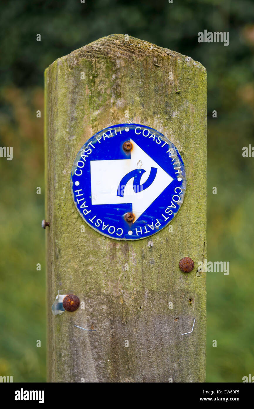 Footpath sign waymark arrow hi-res stock photography and images - Alamy Footpath sign waymark arrow hi-res stock photography and images - Alamy