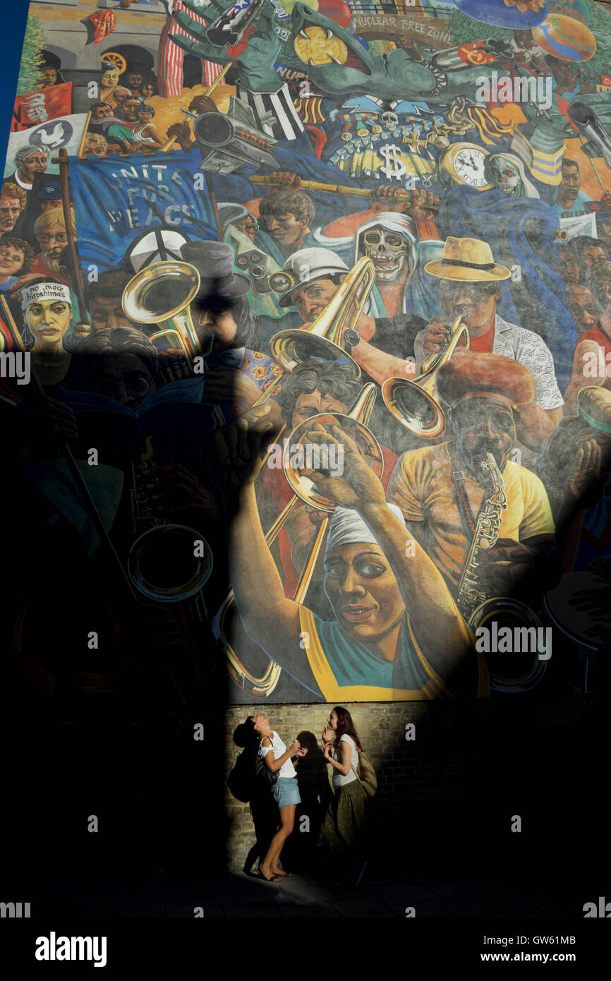 Peace mural dalston hi-res stock photography and images - Alamy