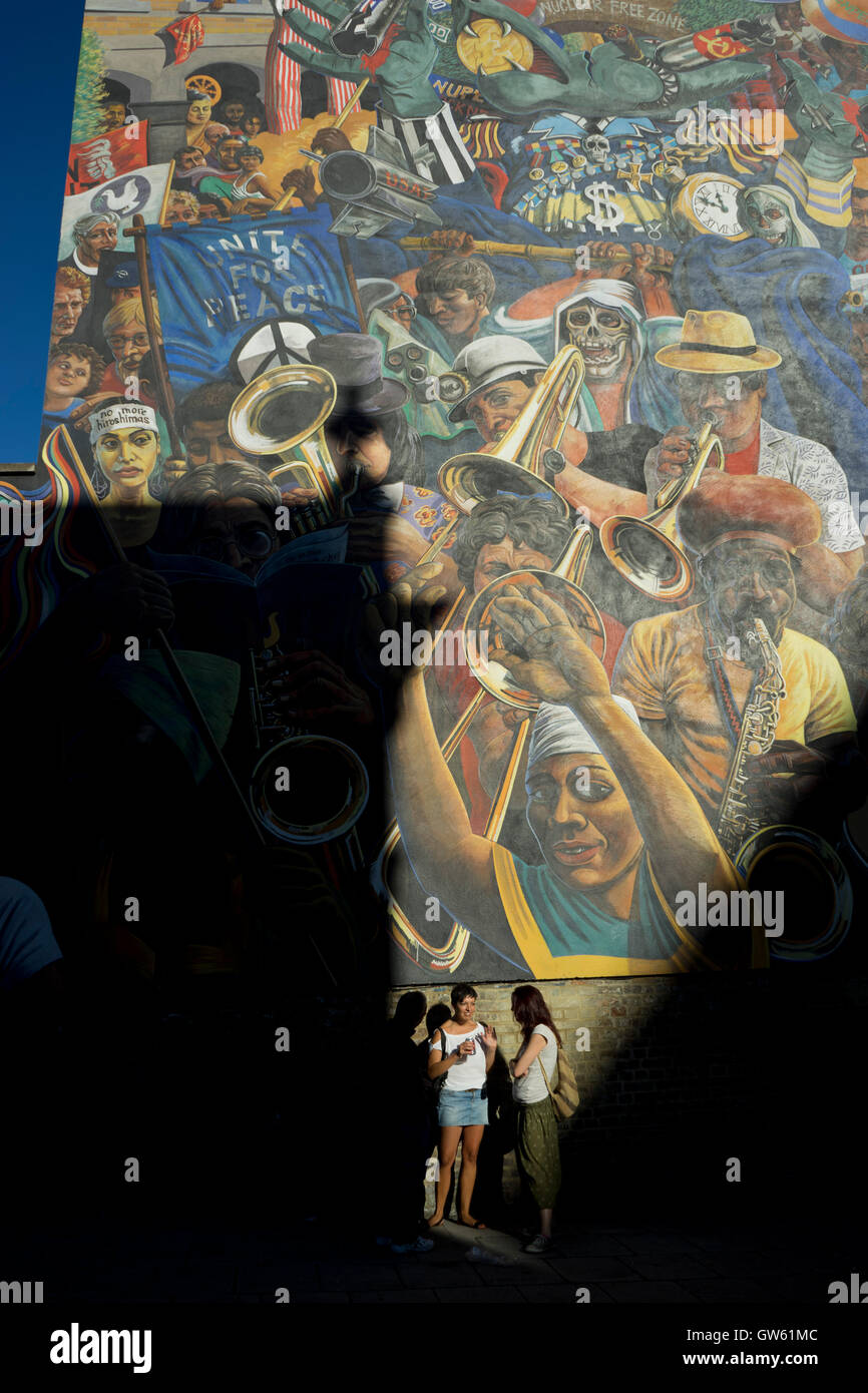 Peace mural dalston hi-res stock photography and images - Alamy