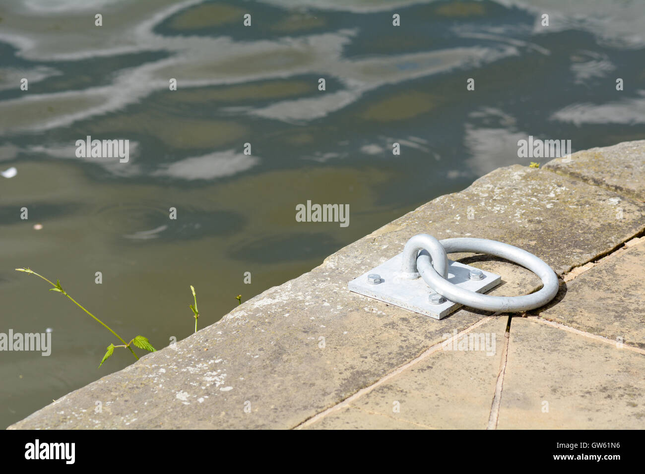 Mooring quay bank boat hi-res stock photography and images - Alamy