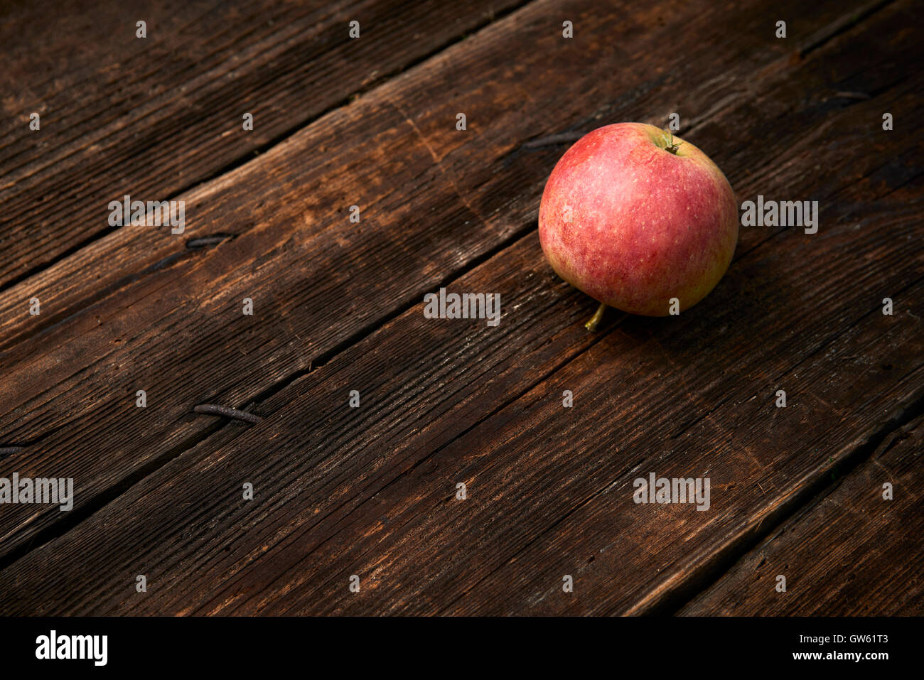 Apple on wooden boards background Stock Photo - Alamy