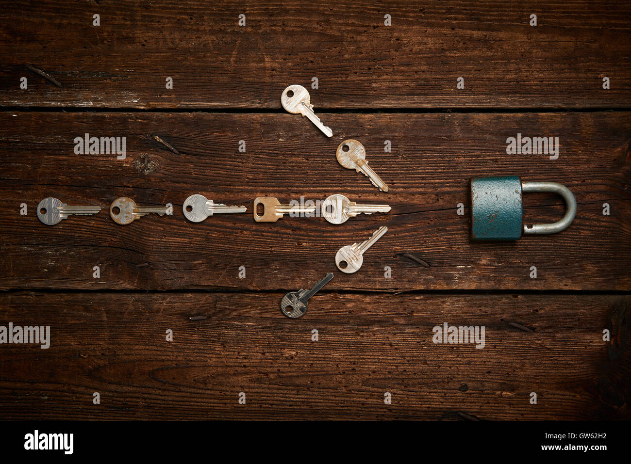 Arrow pointing the keys to the lock on wooden brown boards Stock Photo ...