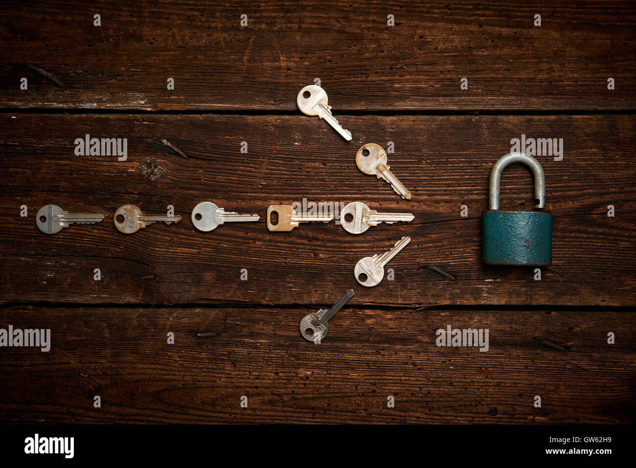 Arrow pointing the keys to the lock on wooden brown boards Stock Photo ...
