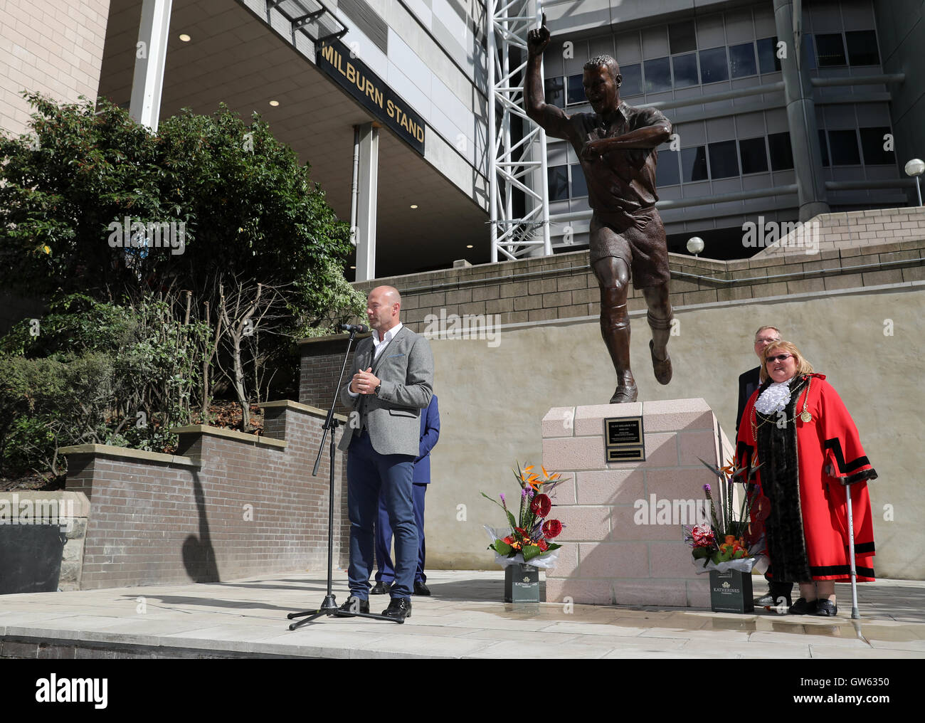 Alan Shearer Statue High Resolution Stock Photography and Images - Alamy