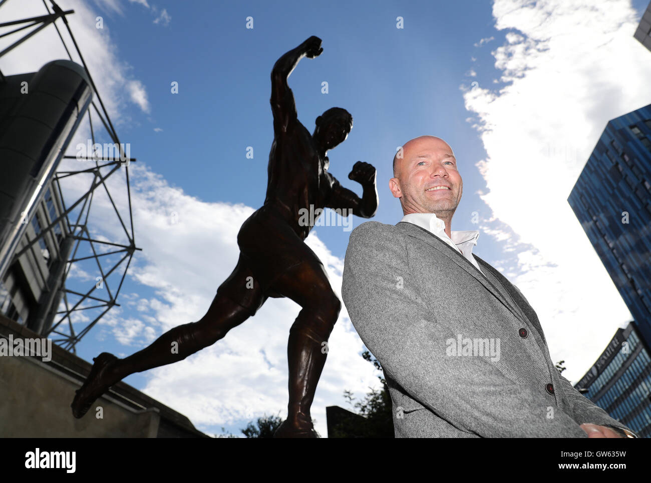 Alan shearer statue unveiling hi-res stock photography and images - Alamy